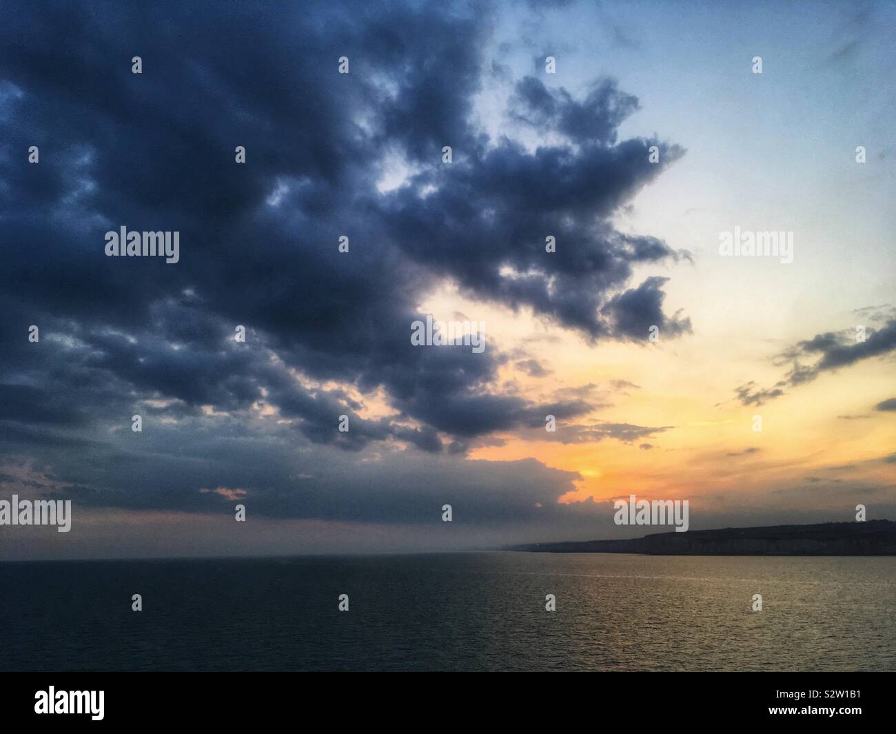 English channel at sunset hi-res stock photography and images - Alamy