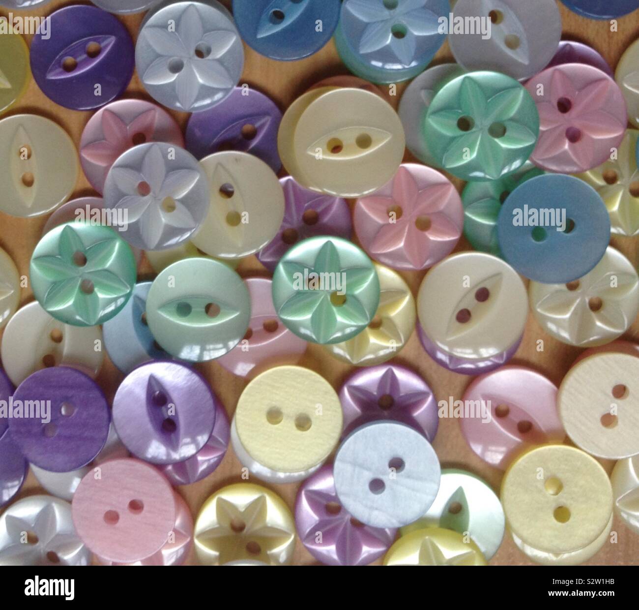 A pile of assorted pastel coloured buttons Stock Photo - Alamy