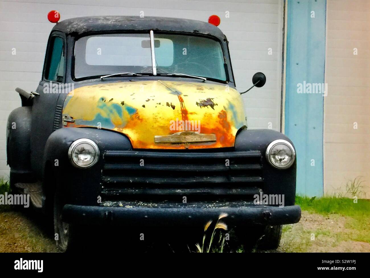 Half ton hi-res stock photography and images - Alamy