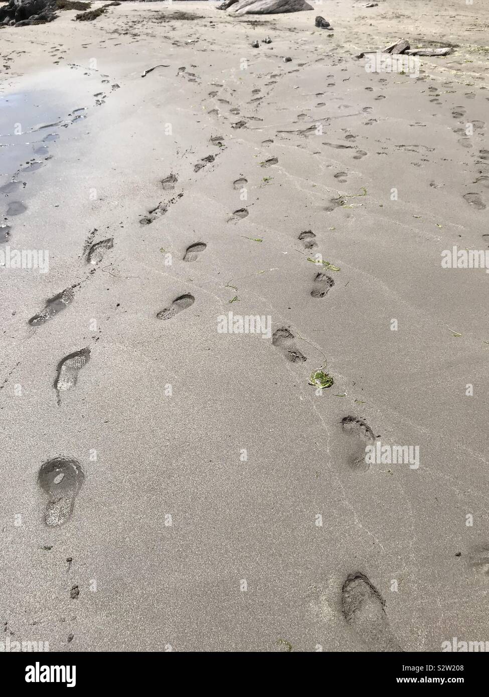 Sea and footsteps hi-res stock photography and images - Alamy