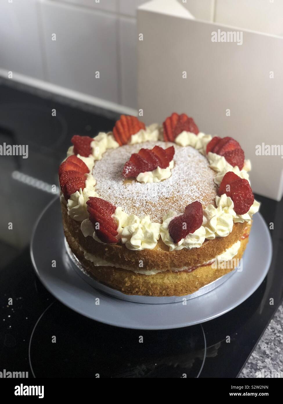Birthday sponge hi-res stock photography and images - Alamy