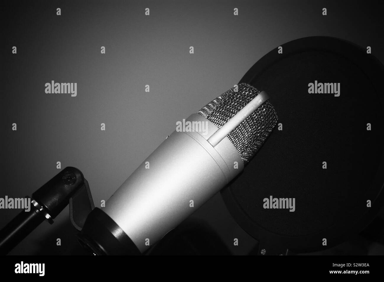 Microphone and Pop Stock Photo - Alamy
