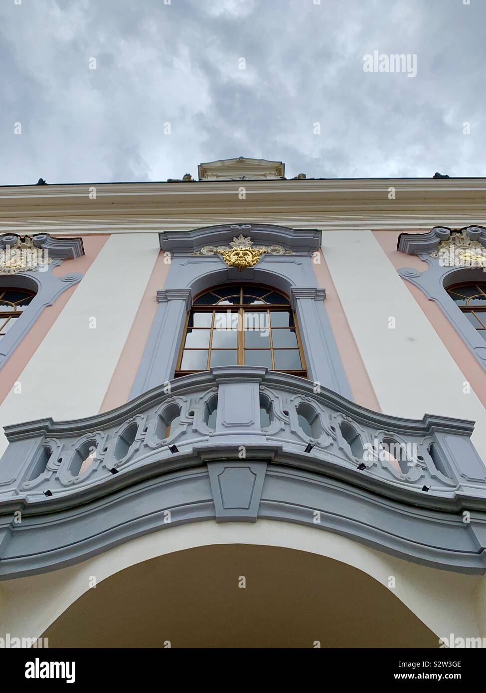 Balcony over entrance hi-res stock photography and images - Alamy