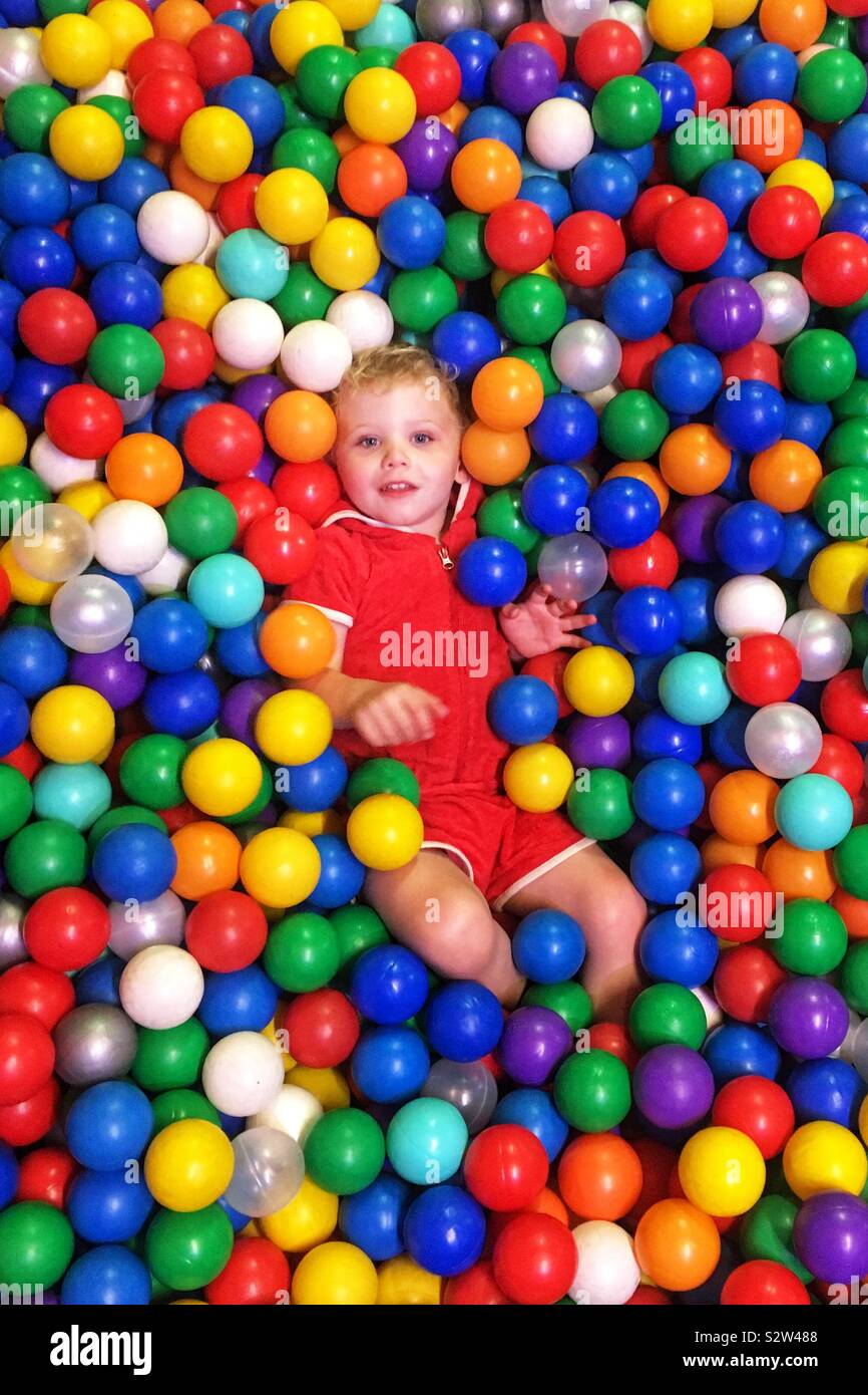 Ball pit kids hi-res stock photography and images - Alamy