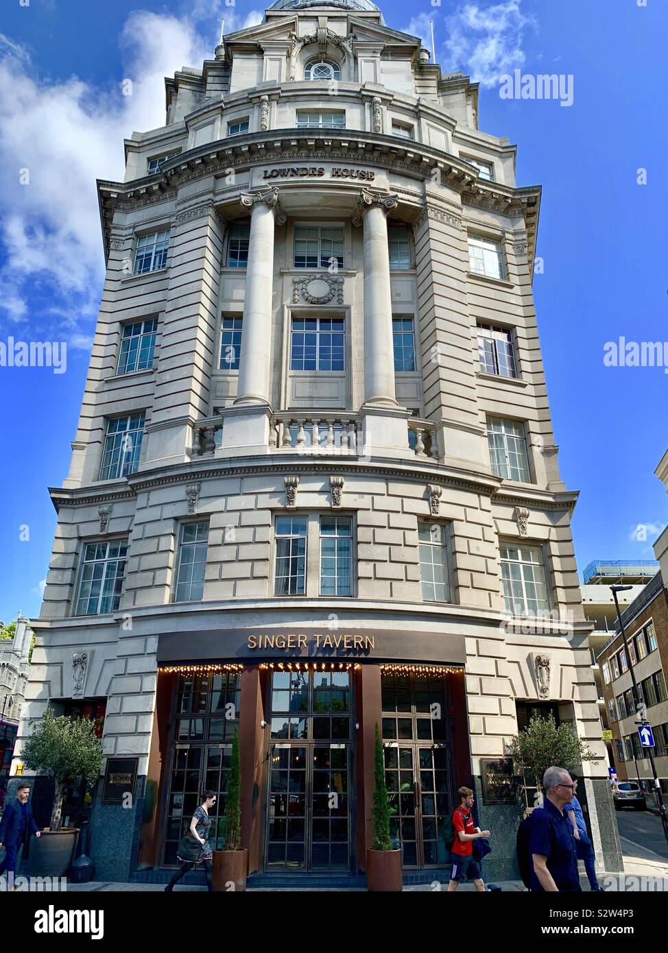 Grade 2 ii listed building london hi-res stock photography and images ...