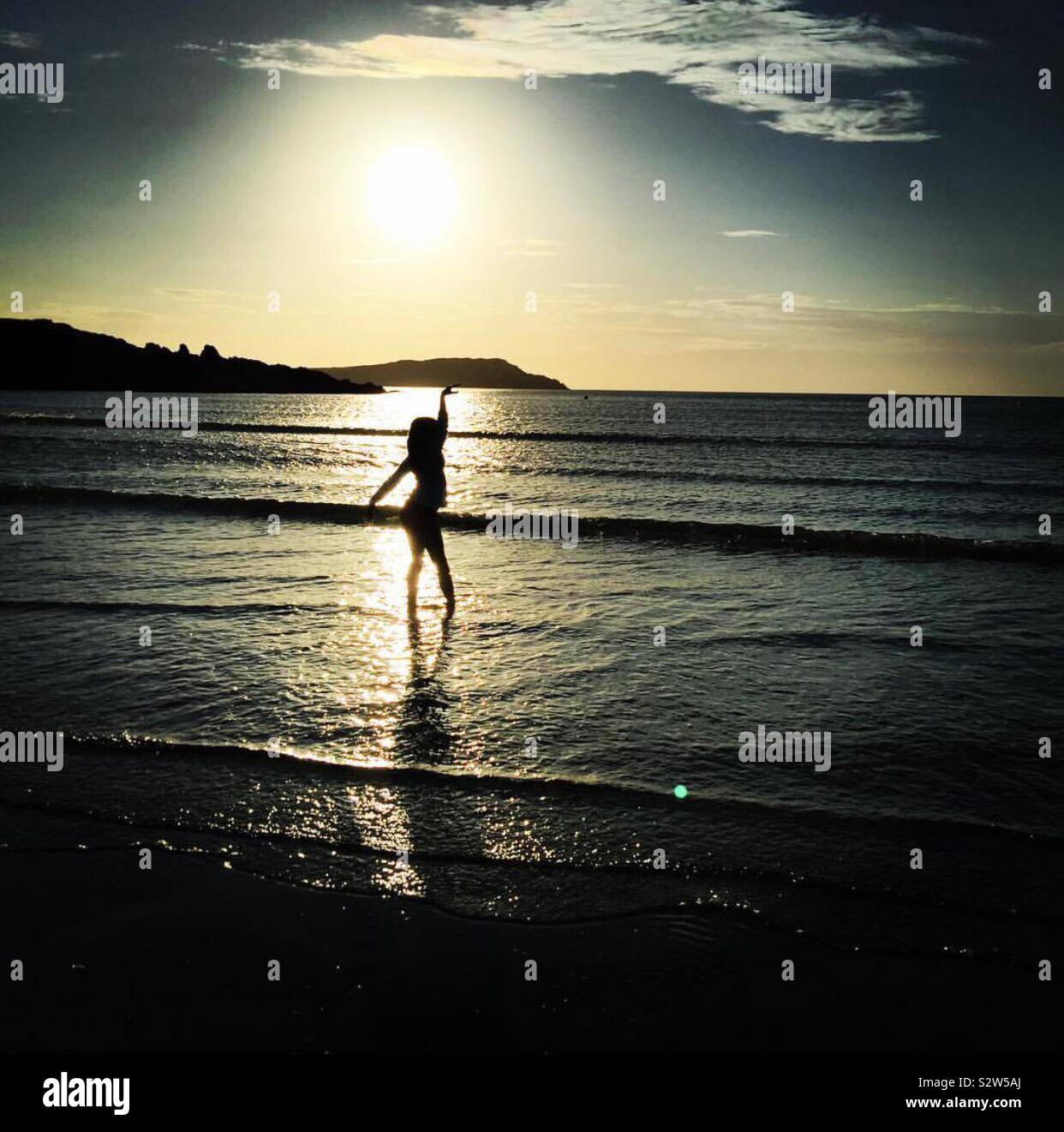 Mermaid silhouette hi-res stock photography and images - Alamy