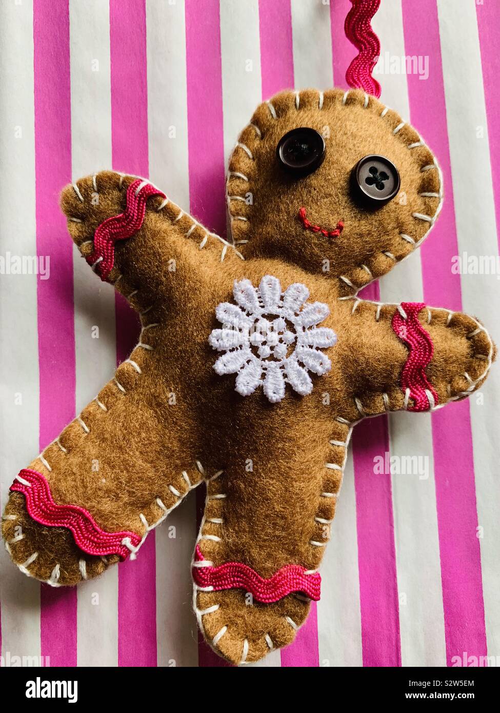 Handmade gingerbread man Stock Photo - Alamy