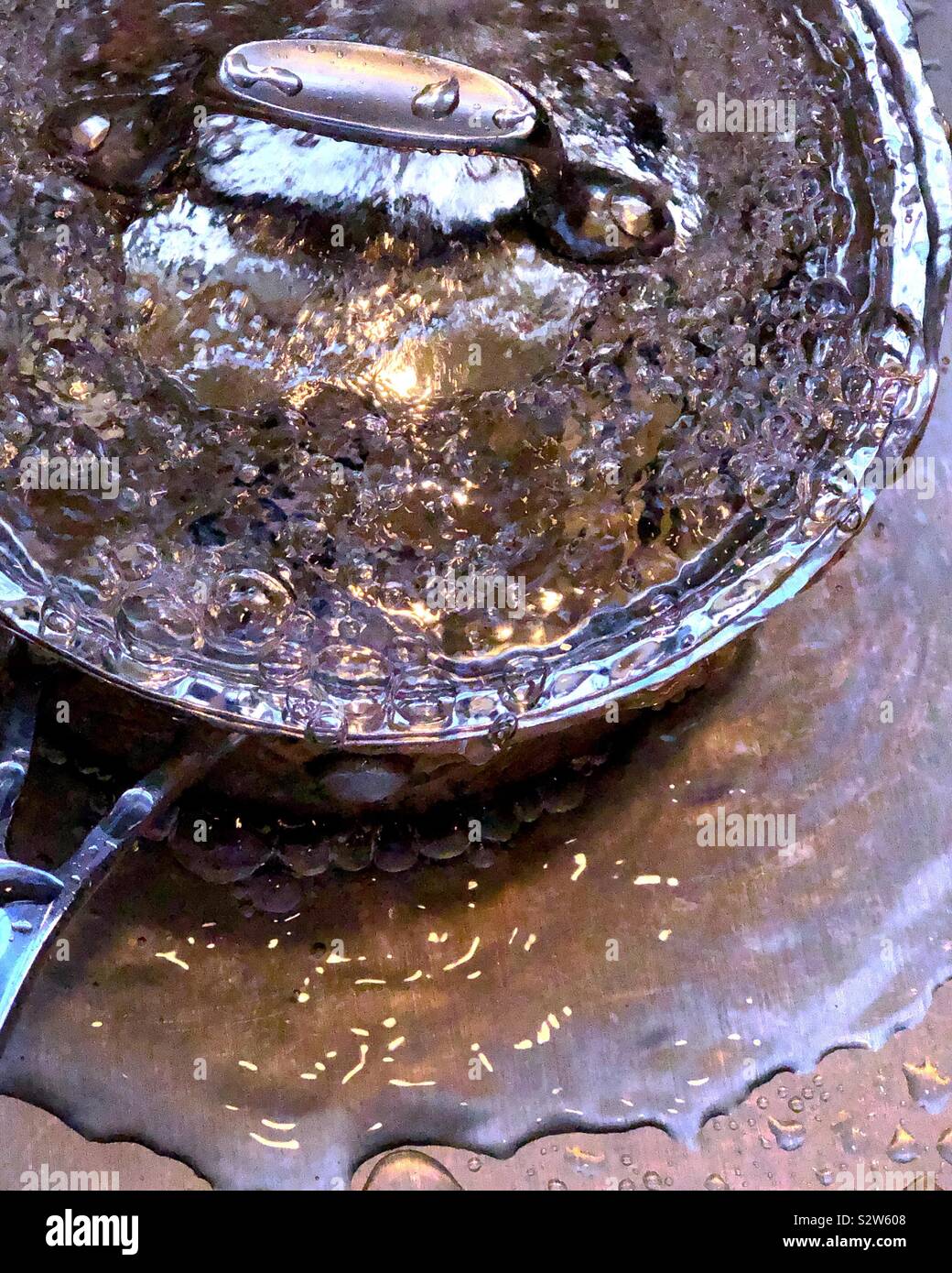 Washing pots hi-res stock photography and images - Alamy