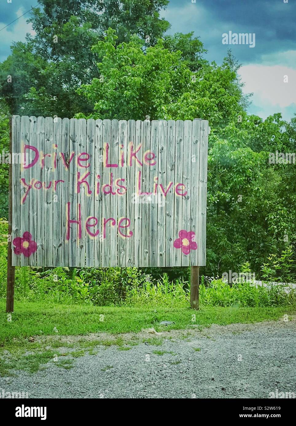 Windy road sign hi-res stock photography and images - Alamy