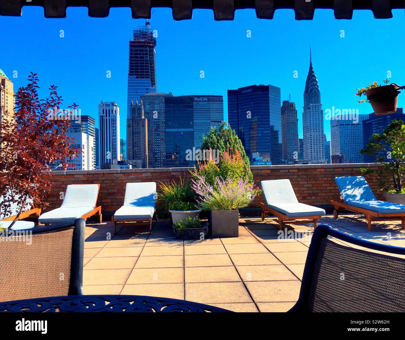 Luxury rooftop sunning deck in the Murray Hill neighborhood of Manhattan, NYC, USA Stock Photo ...
