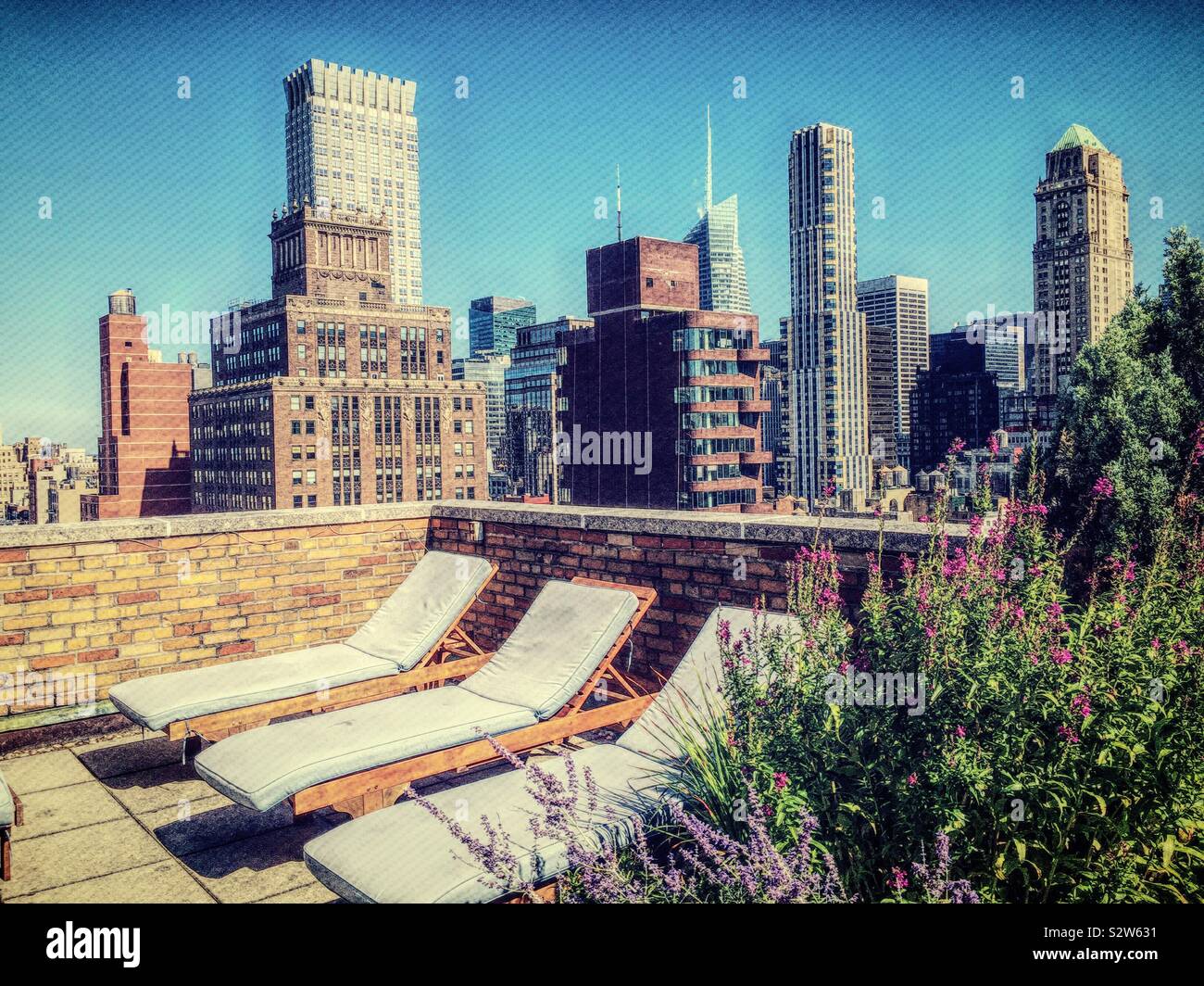 Luxury rooftop sundeck in the Murray Hill neighborhood of Manhattan ...