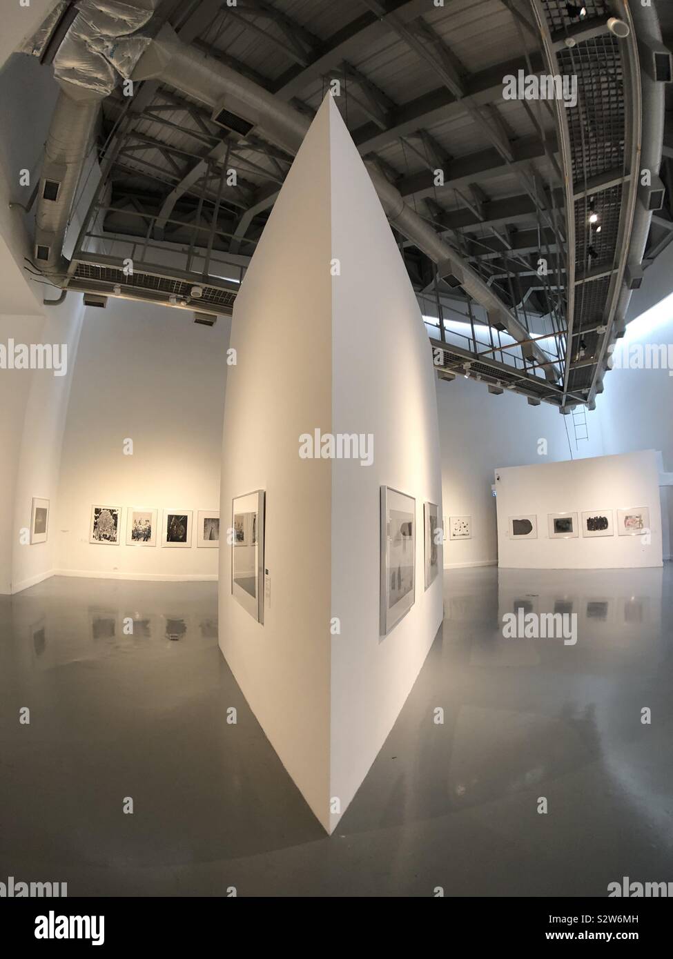 Symmetry in art hi-res stock photography and images - Alamy