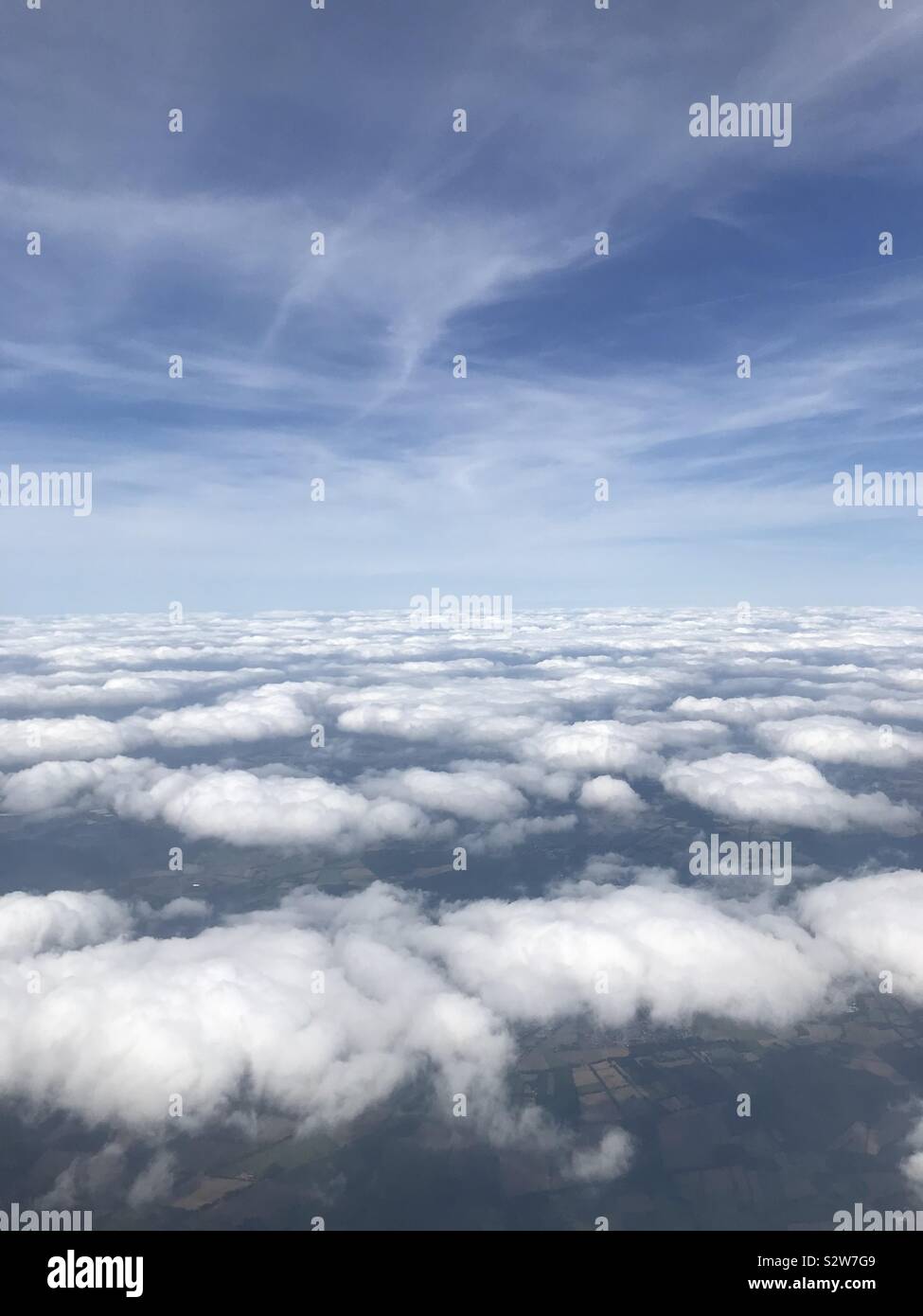 Clouds that fly hi-res stock photography and images - Alamy