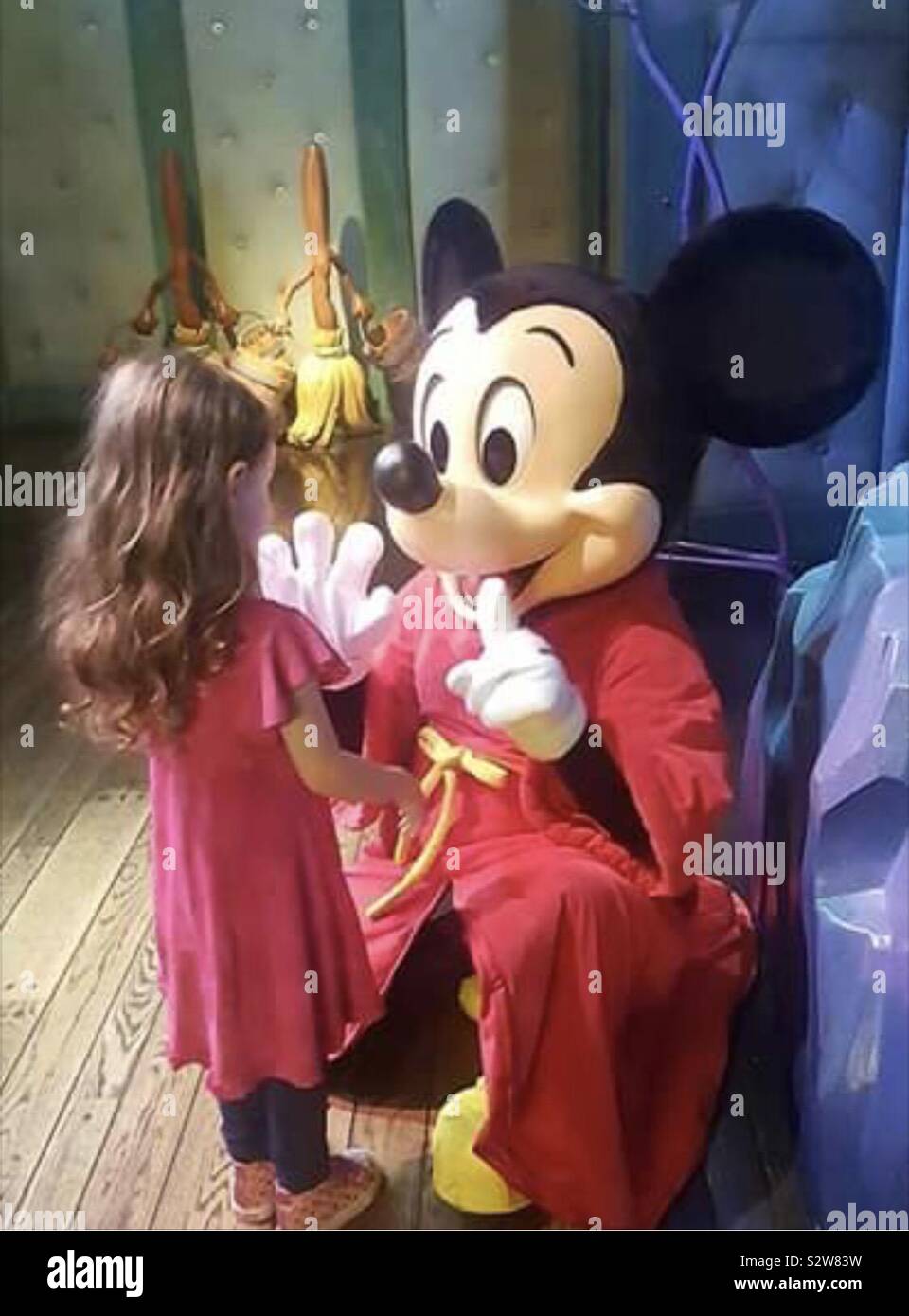 Girl mickey mouse hi-res stock photography and images - Alamy