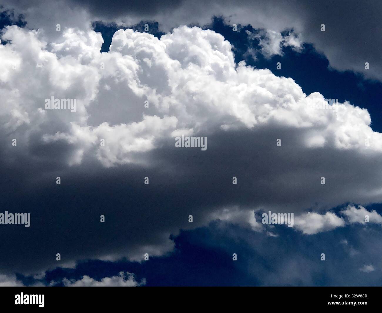 Big cloud hi-res stock photography and images - Alamy