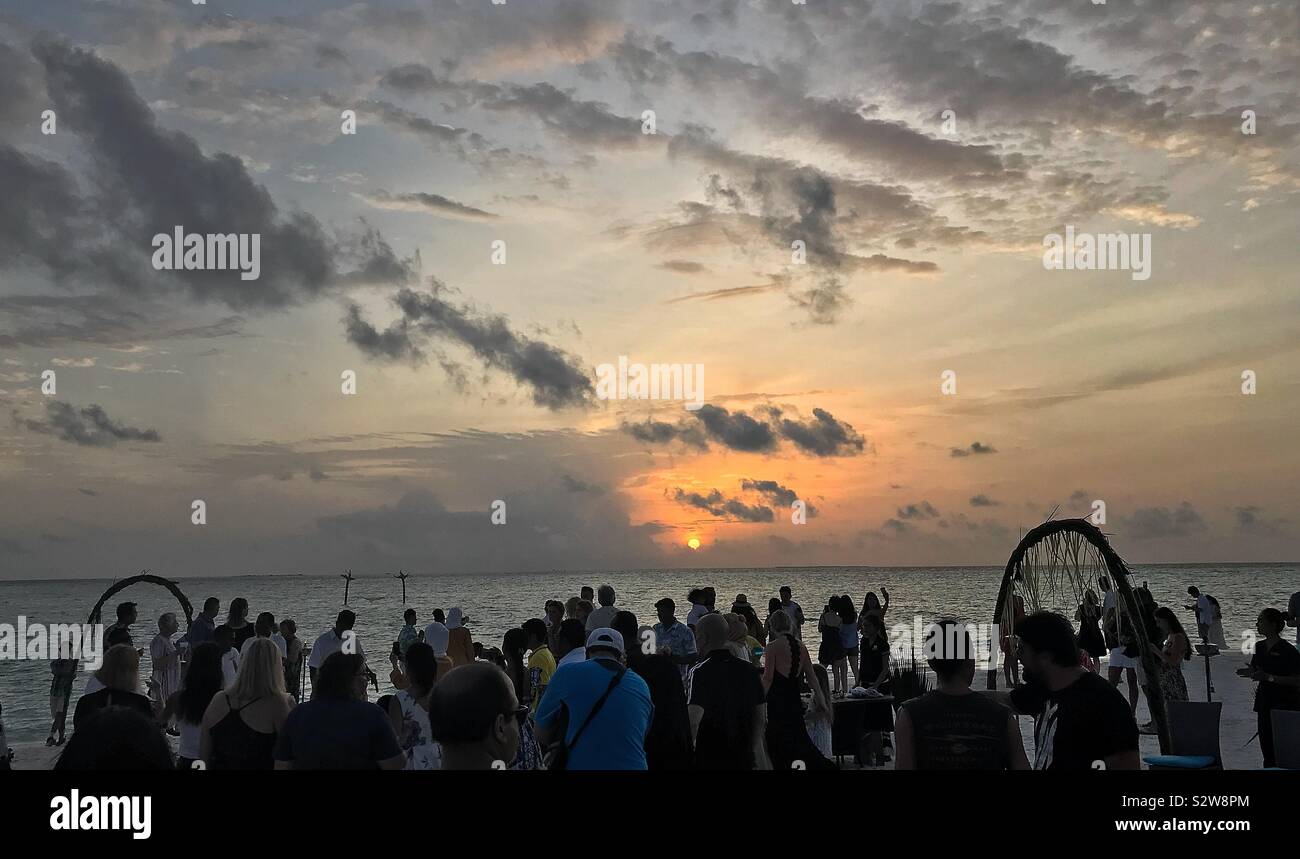 Beach party hi-res stock photography and images - Alamy