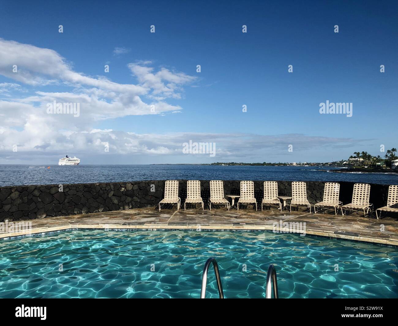 Hawaii pool hi-res stock photography and images - Alamy