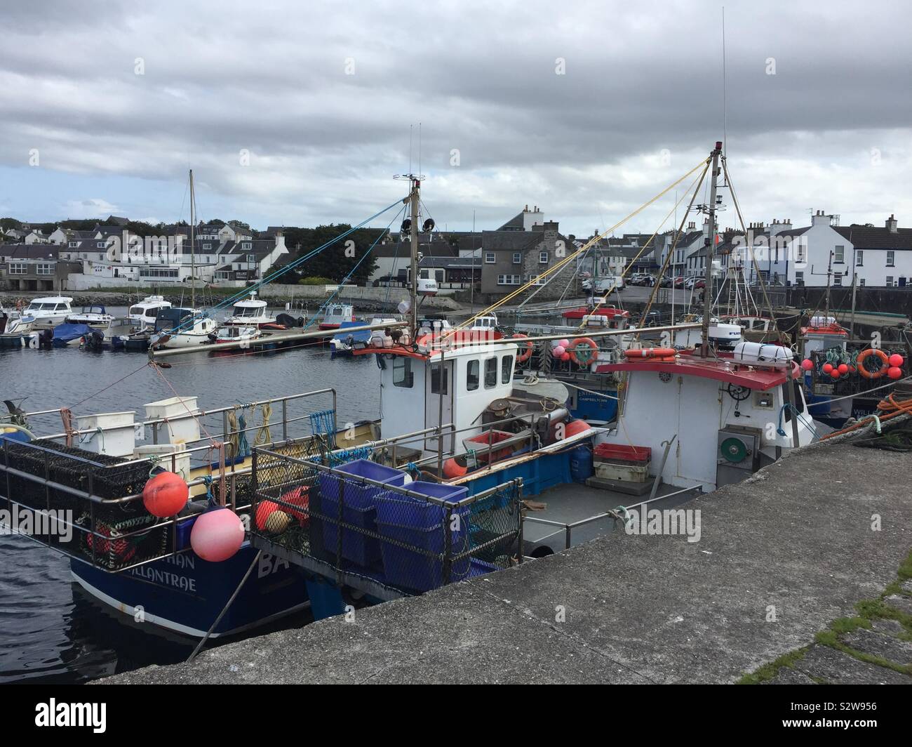 Islay harbour hi-res stock photography and images - Alamy