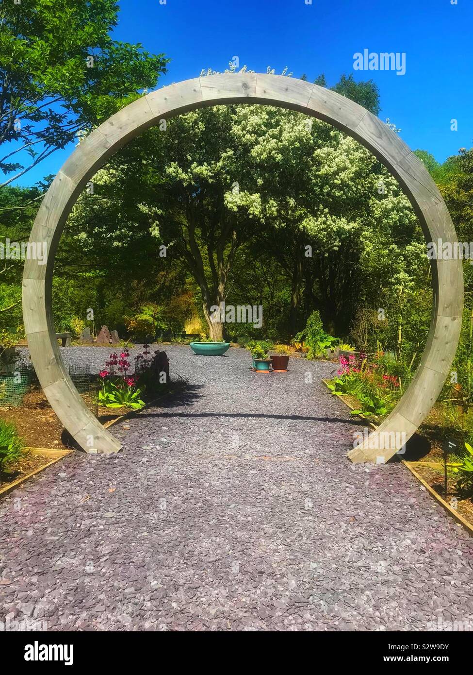 Omega arch hi-res stock photography and images - Alamy