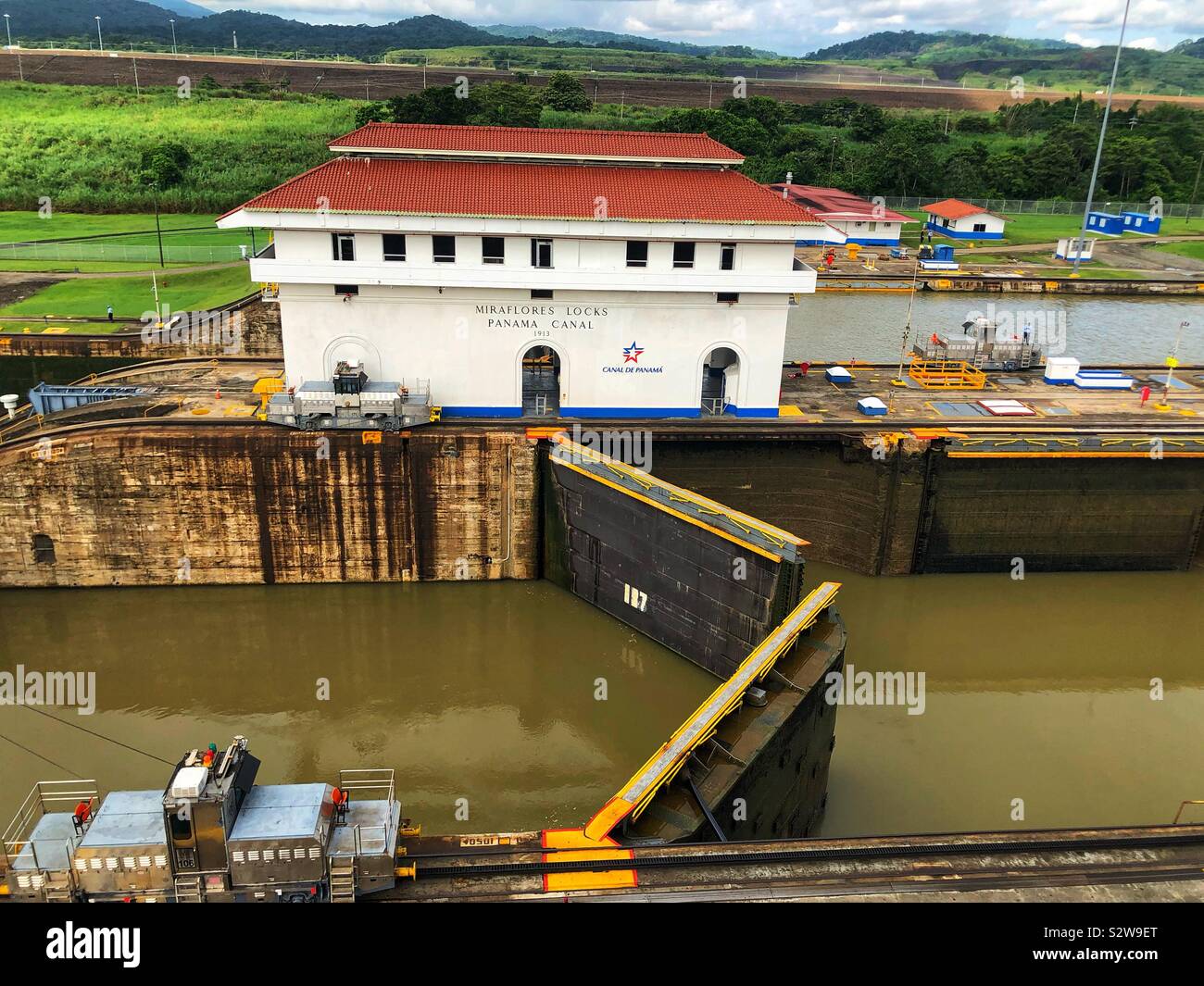 Panama canal gates opening hi-res stock photography and images - Alamy