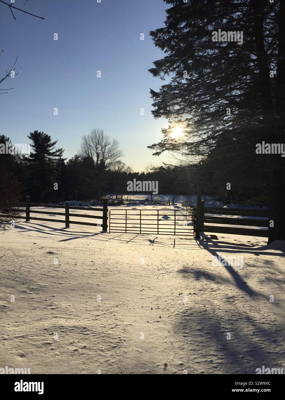 Farm fence sunset hi-res stock photography and images - Alamy