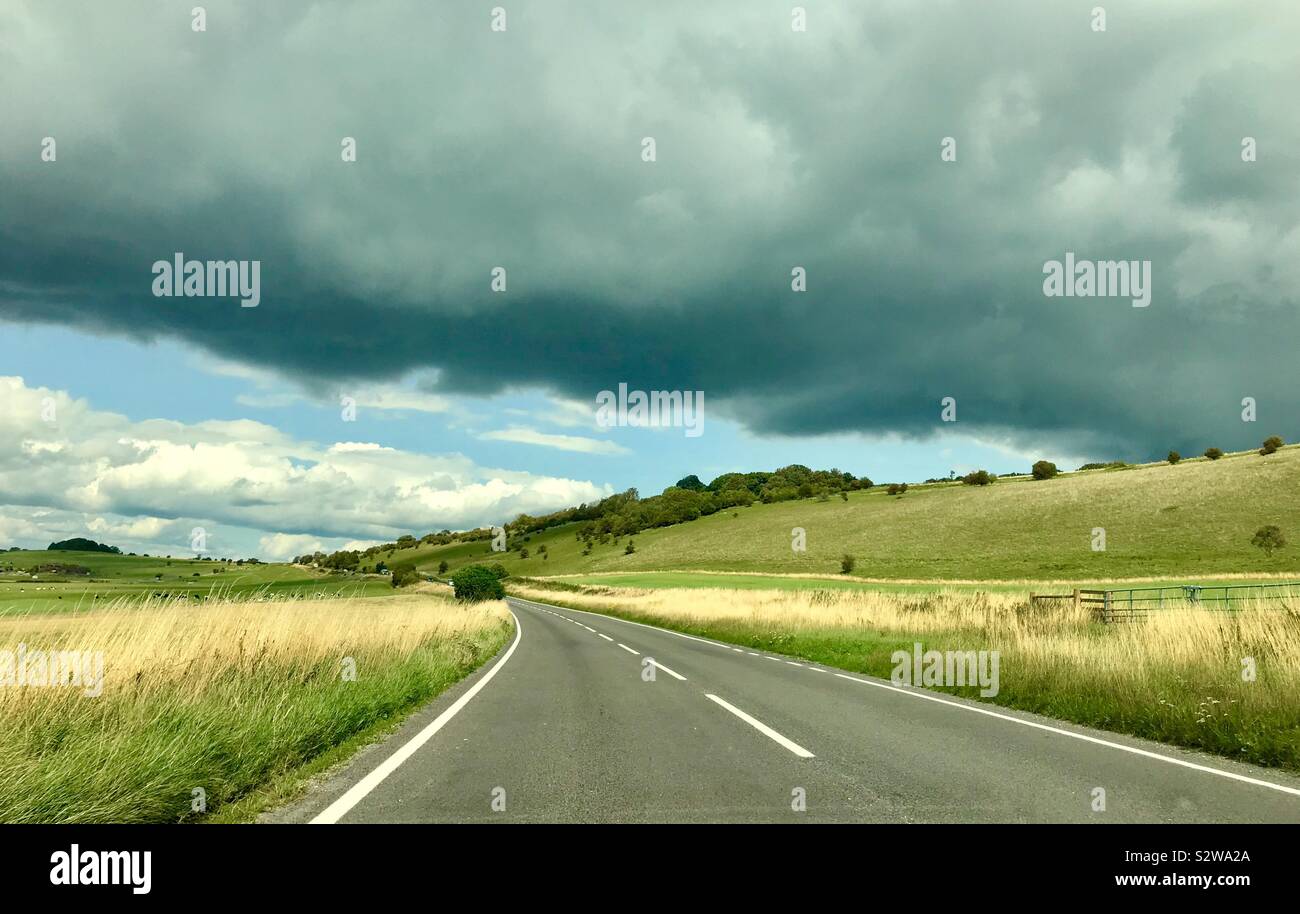 Road through fields uk hi-res stock photography and images - Alamy