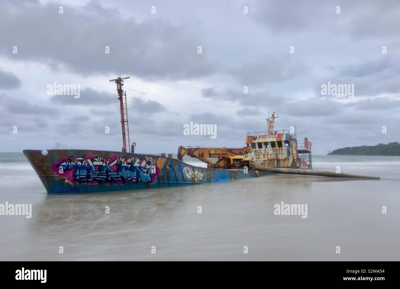 Abandoned ship hi-res stock photography and images - Alamy