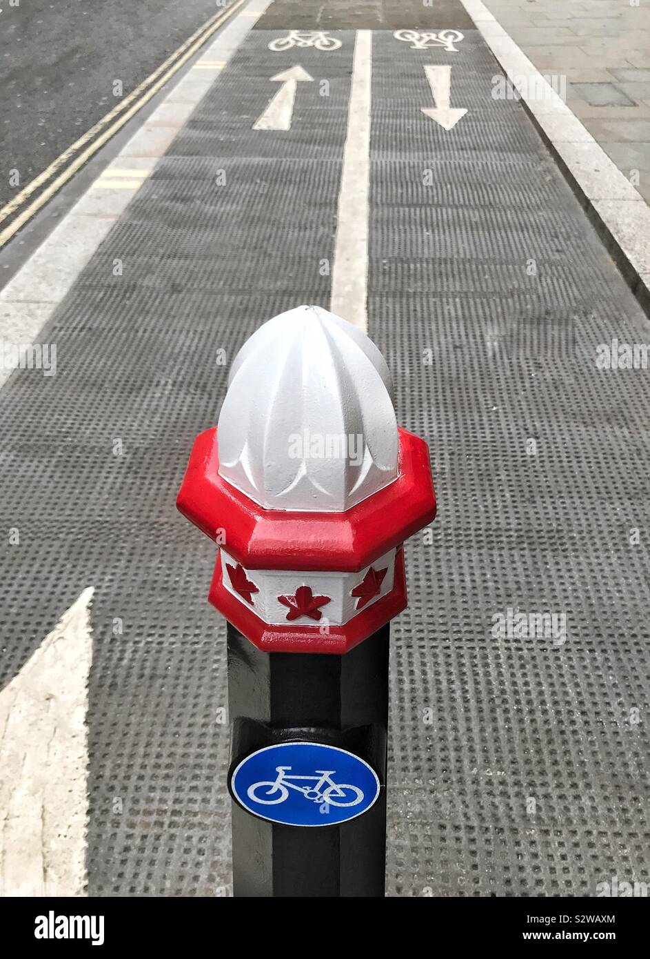 Boundary bollard hi-res stock photography and images - Alamy