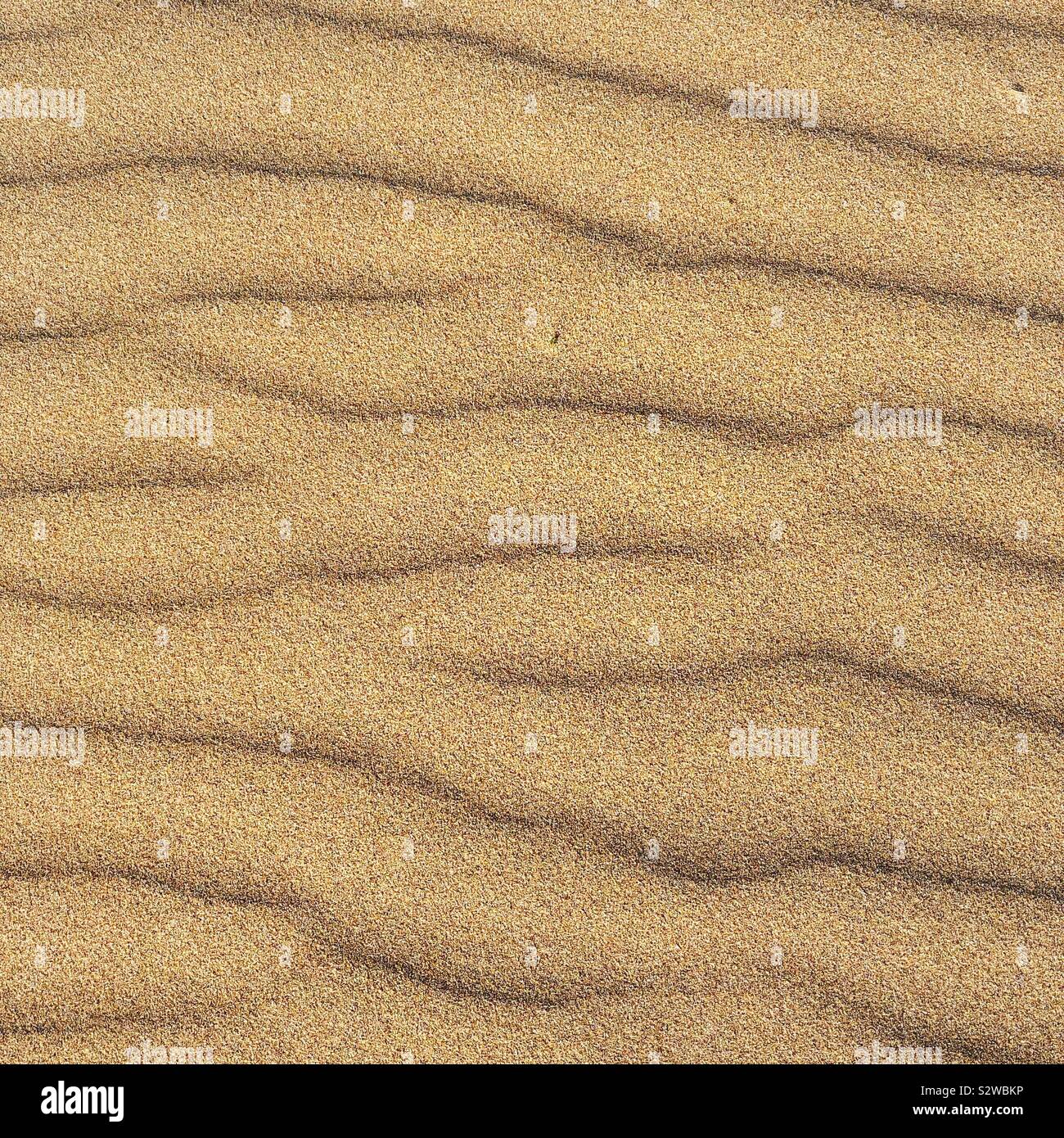 Wavy lines in sand hi-res stock photography and images - Alamy