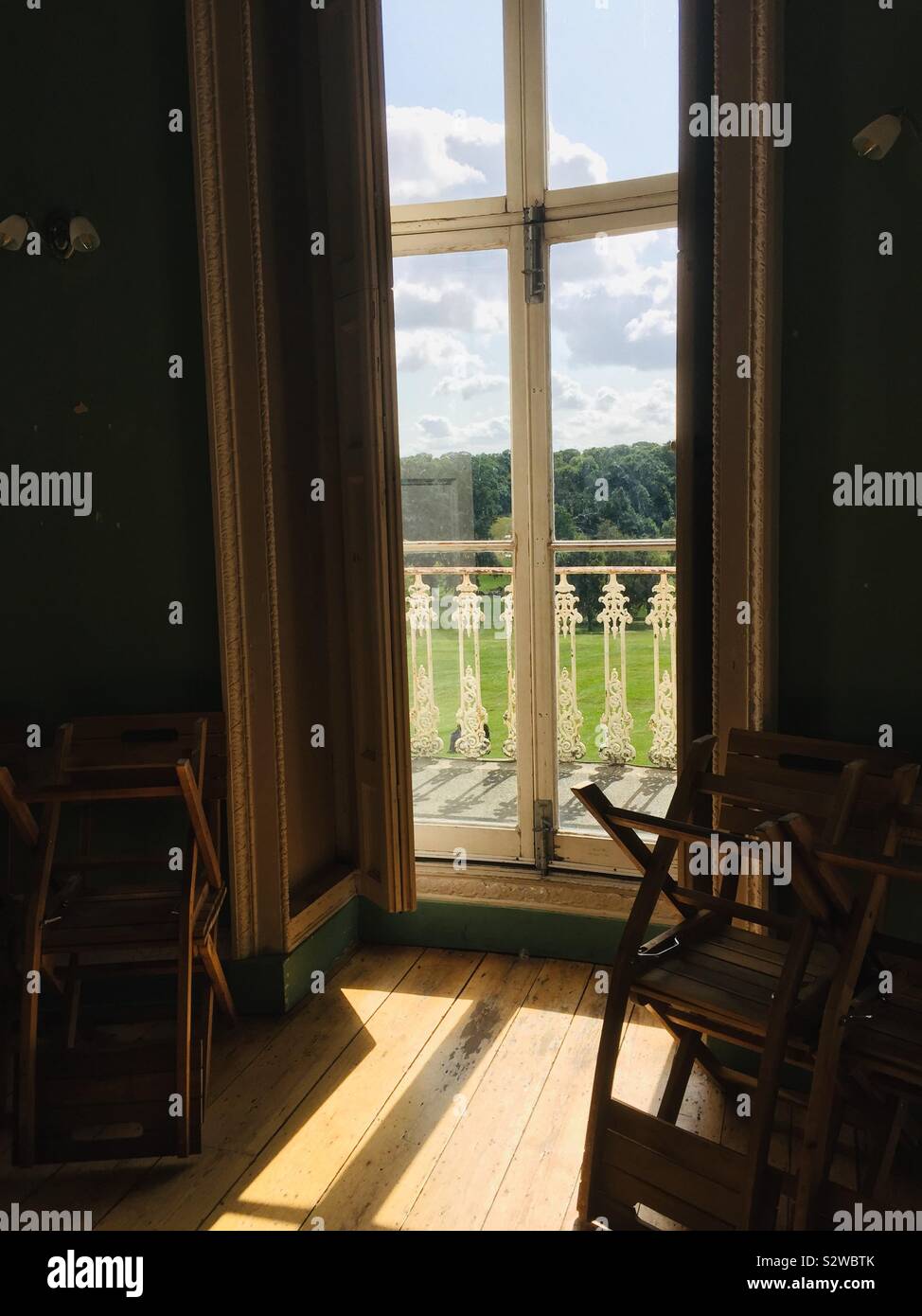 Daylight shadow hi-res stock photography and images - Alamy