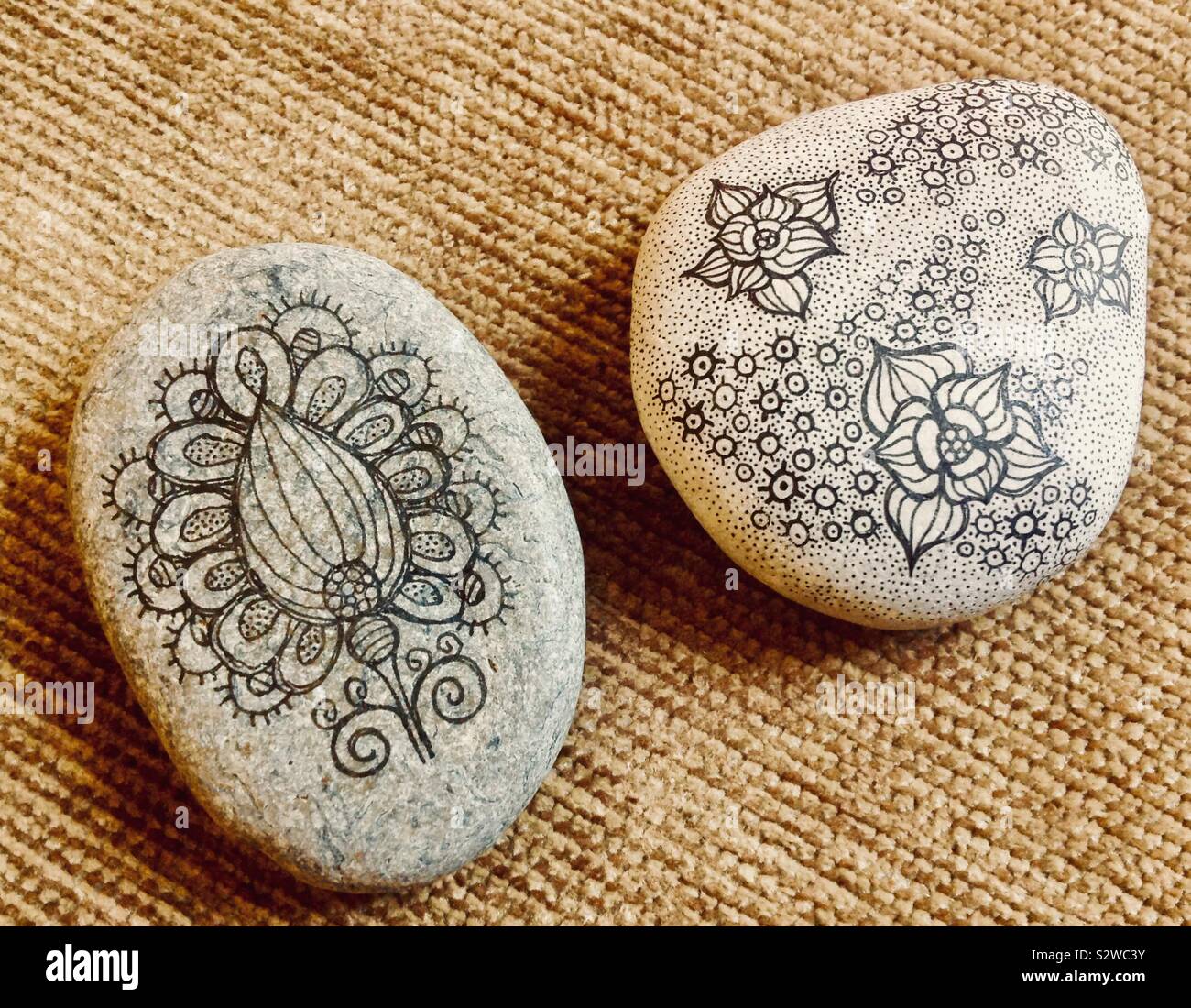Decorated pebbles hi-res stock photography and images - Alamy