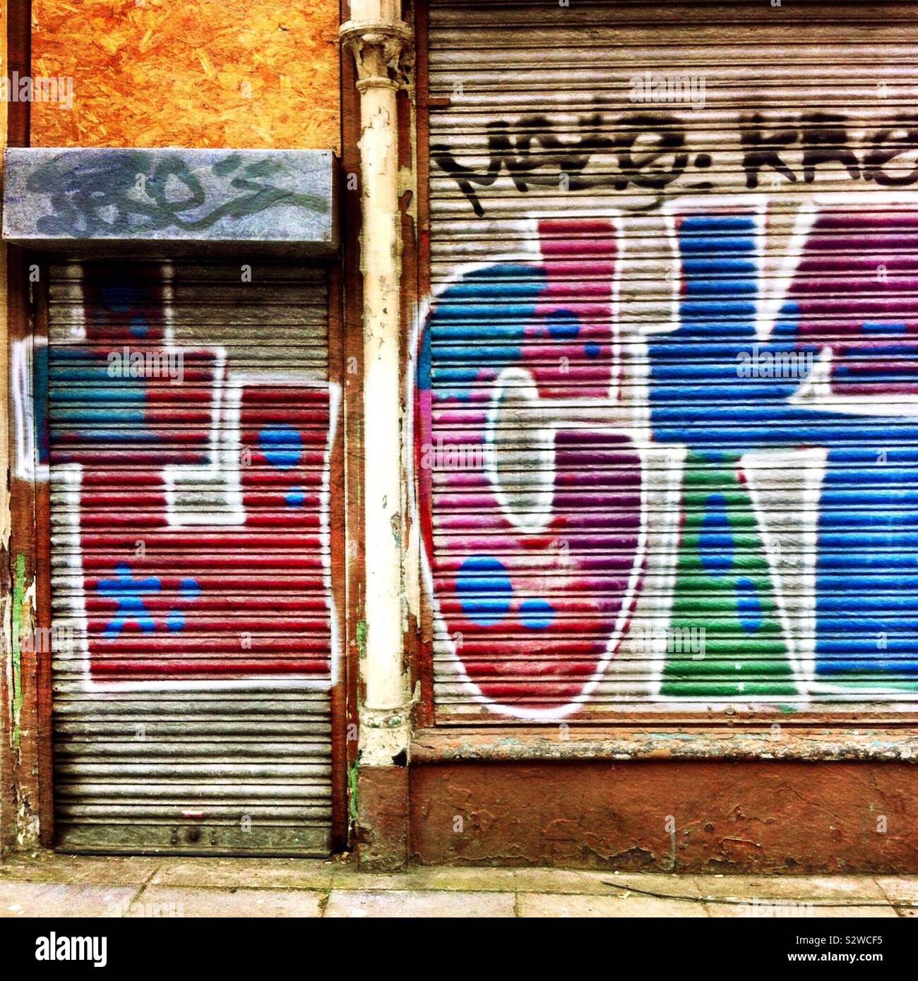 Graffiti on store front hi-res stock photography and images - Alamy