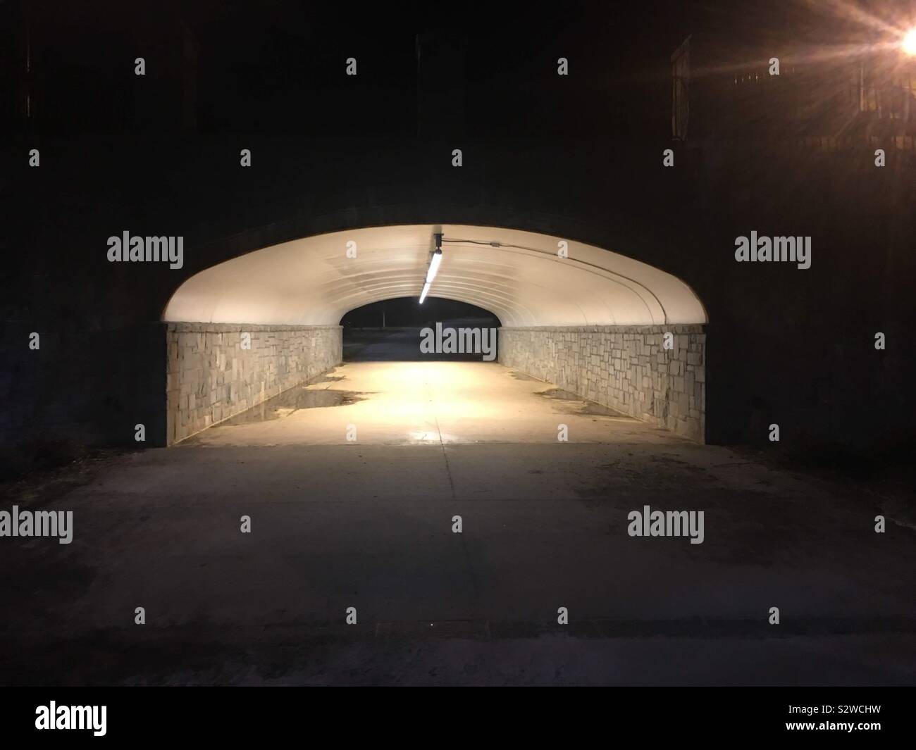 Tunnel night hi-res stock photography and images - Alamy
