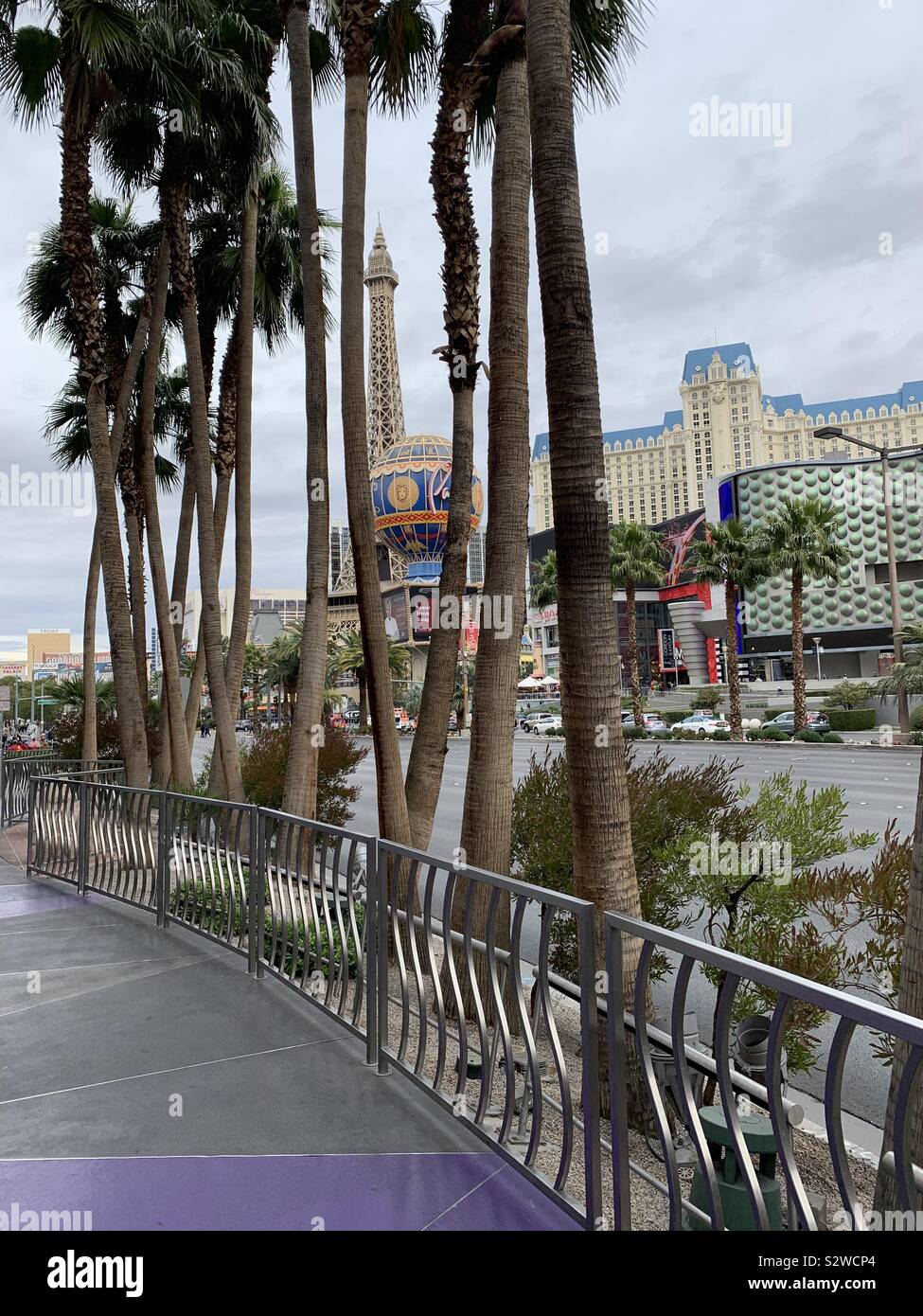 Paris hotel balloon Stock Photo - Alamy