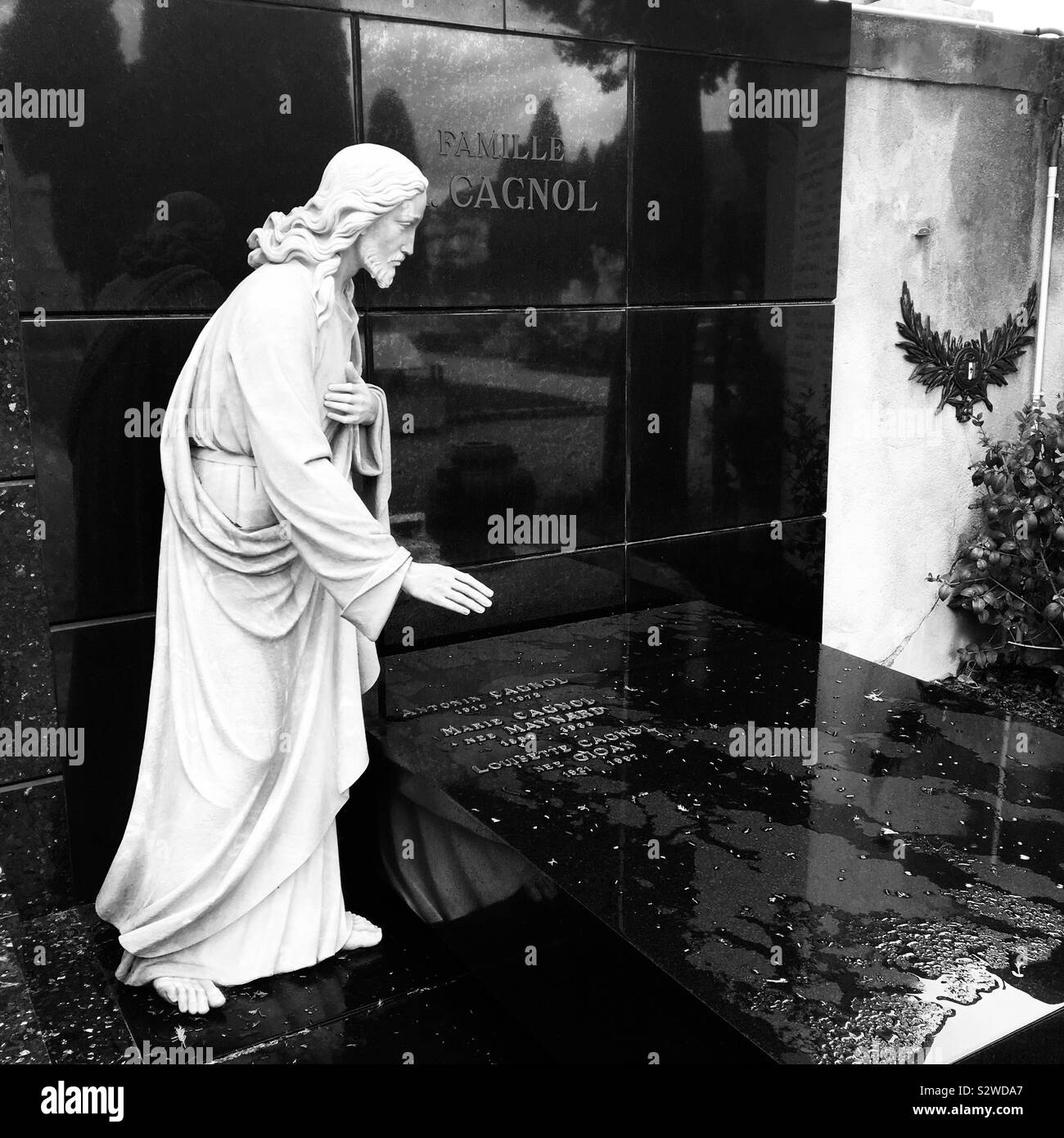 Cemetery in Nice, France Stock Photo - Alamy