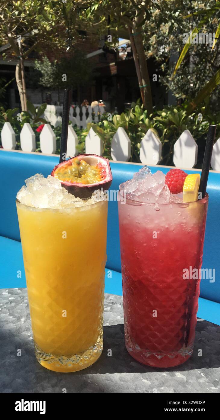 Summer cocktails in the sun Stock Photo - Alamy