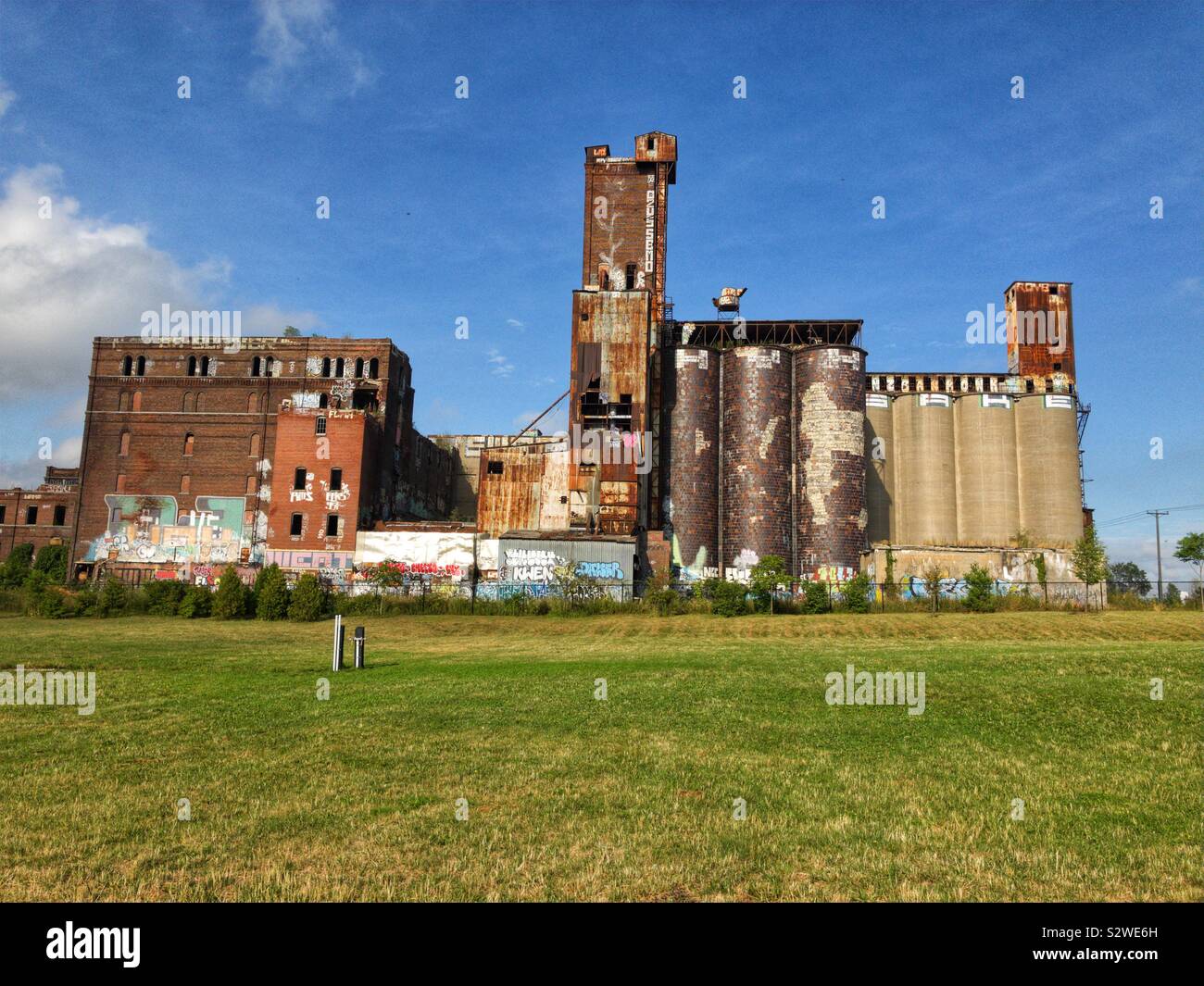 Canada malting silos montreal hi-res stock photography and images - Alamy