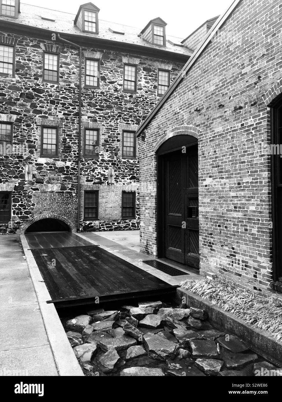 Black and white mill hi-res stock photography and images - Alamy