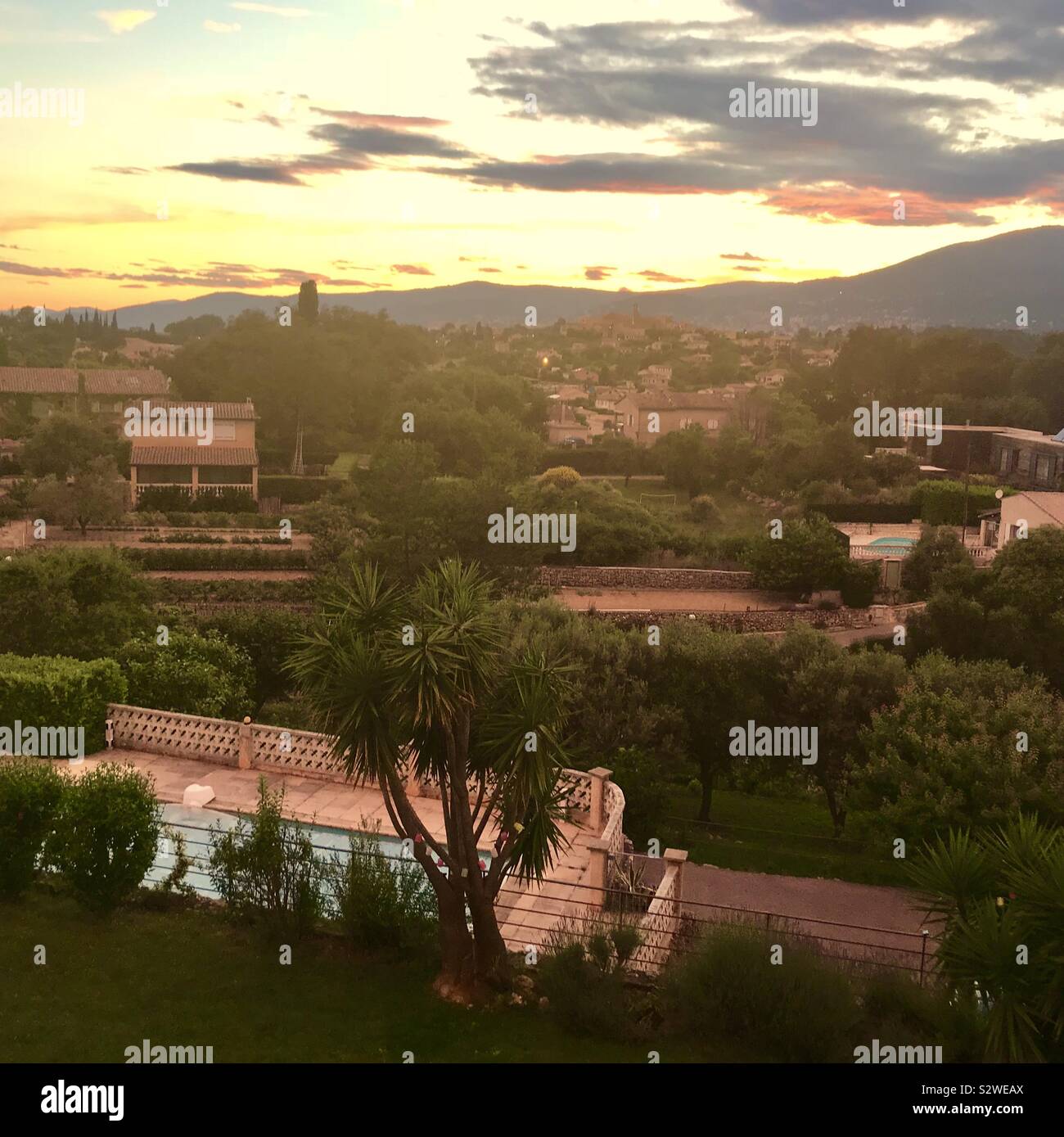 Sun setting over villas in Provence, South of France Stock Photo - Alamy