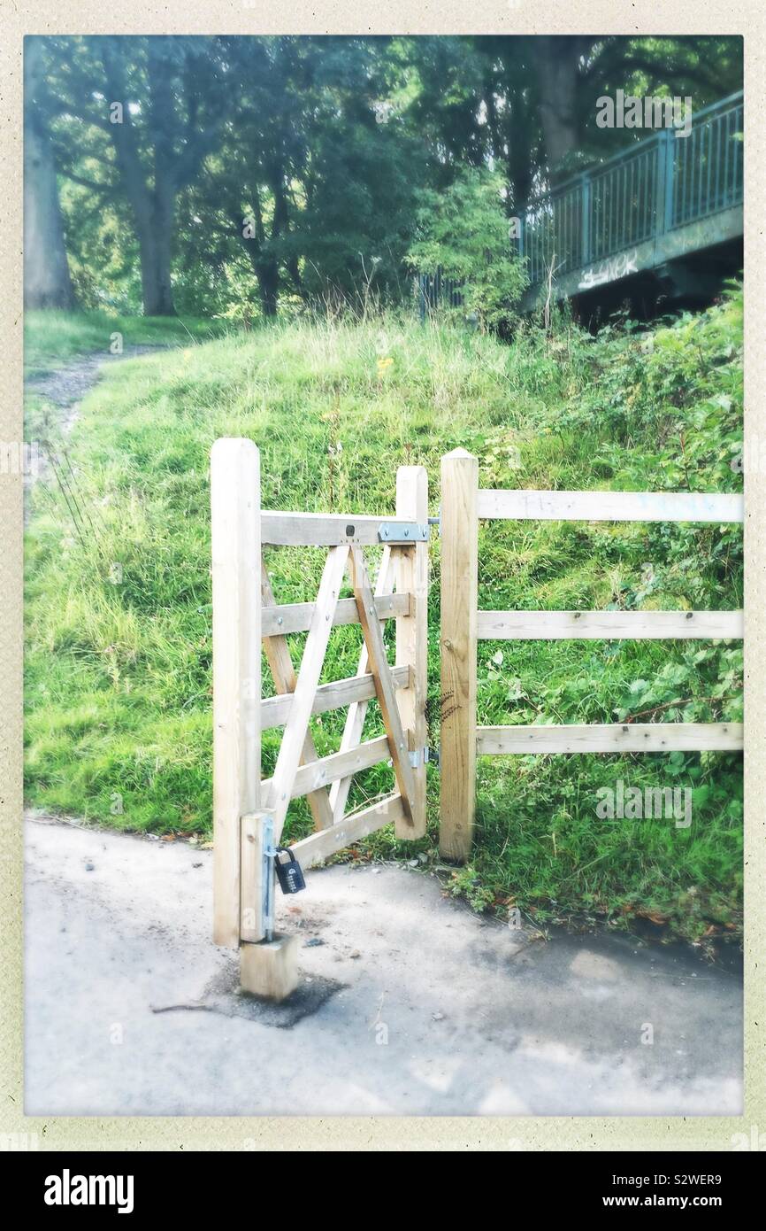 Wooden gate and fence with path Stock Photo - Alamy