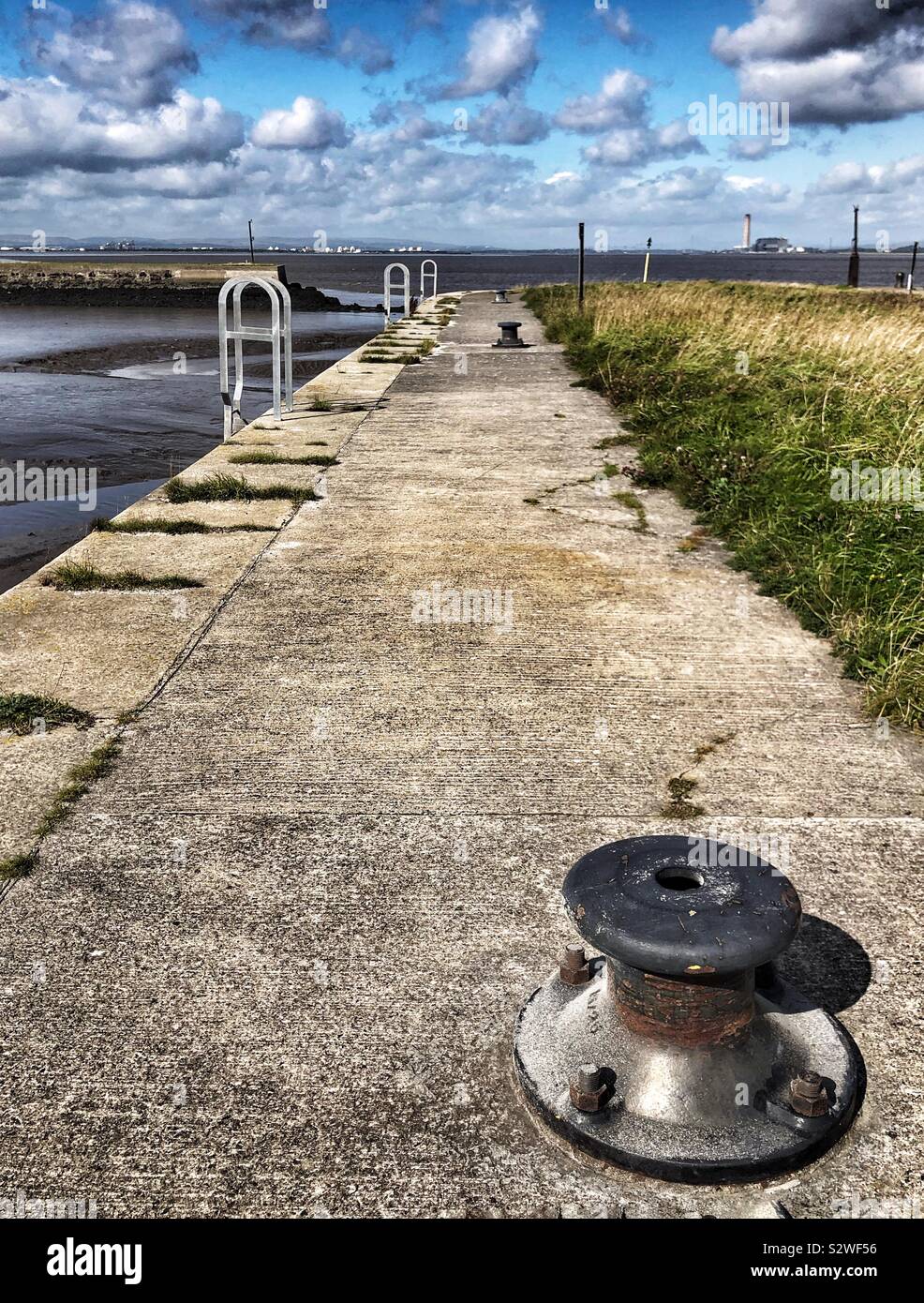 Quayside ladders hi-res stock photography and images - Alamy