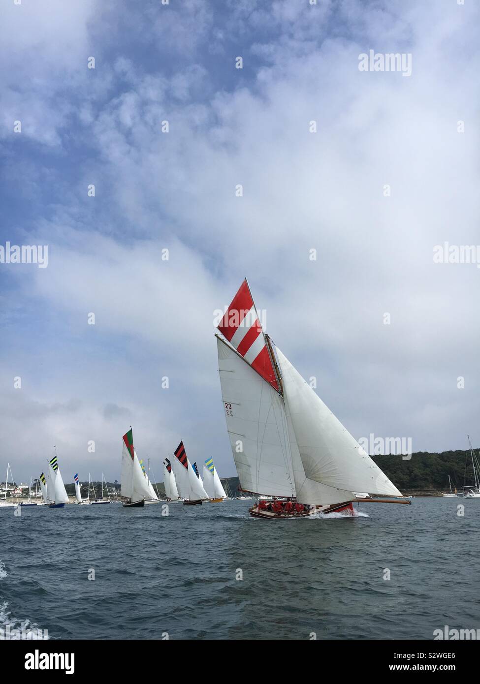Red yellow and blue boats hi-res stock photography and images - Alamy