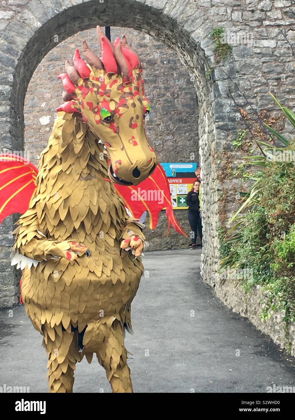 Welsh red dragon castle hi-res stock photography and images - Alamy