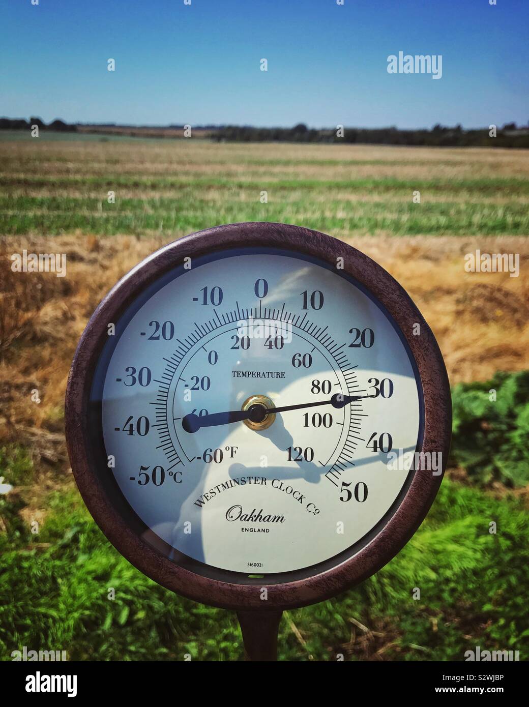 Thermometer showing summer heat hi-res stock photography and images - Alamy