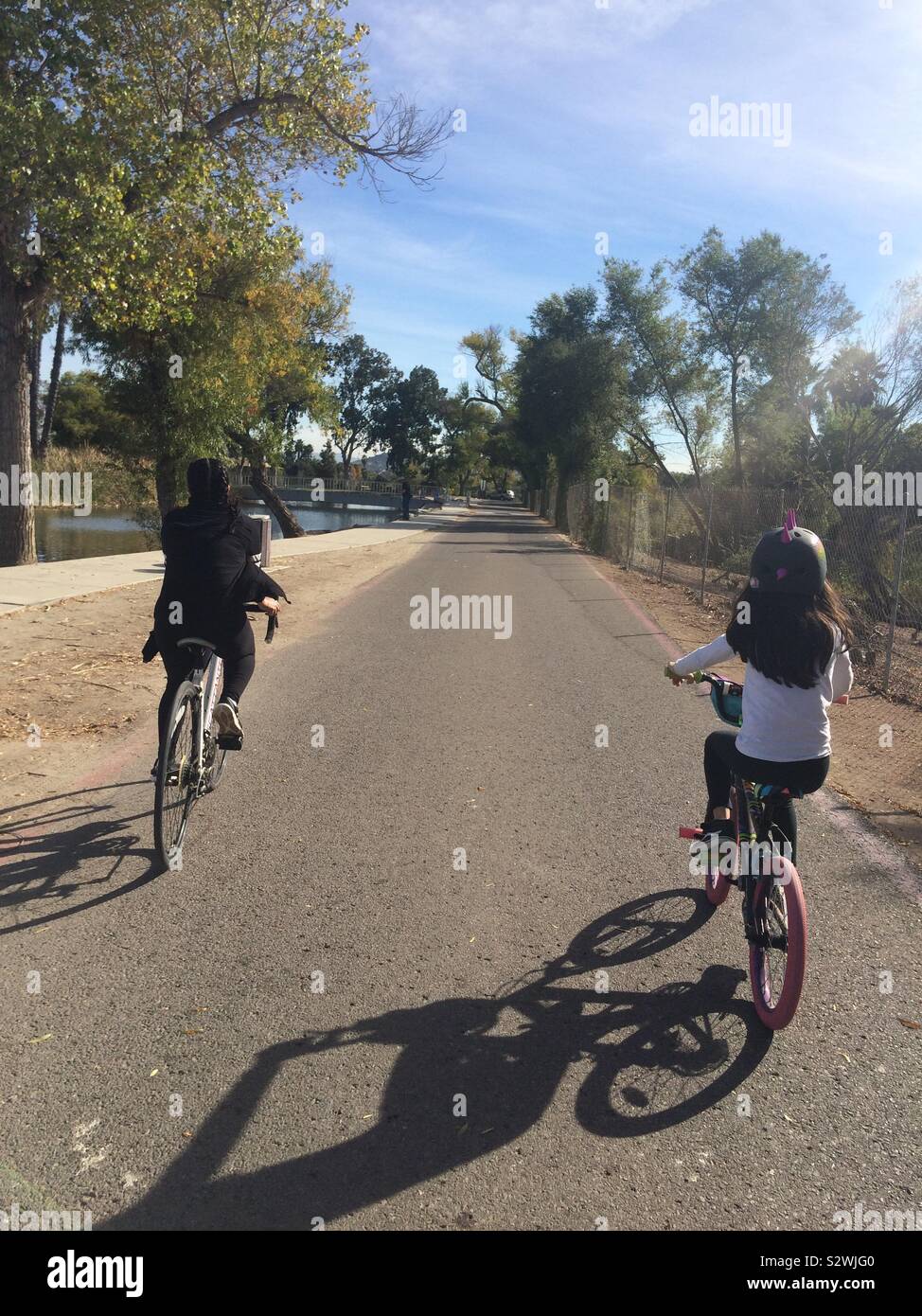 Family bike ride hi-res stock photography and images - Alamy