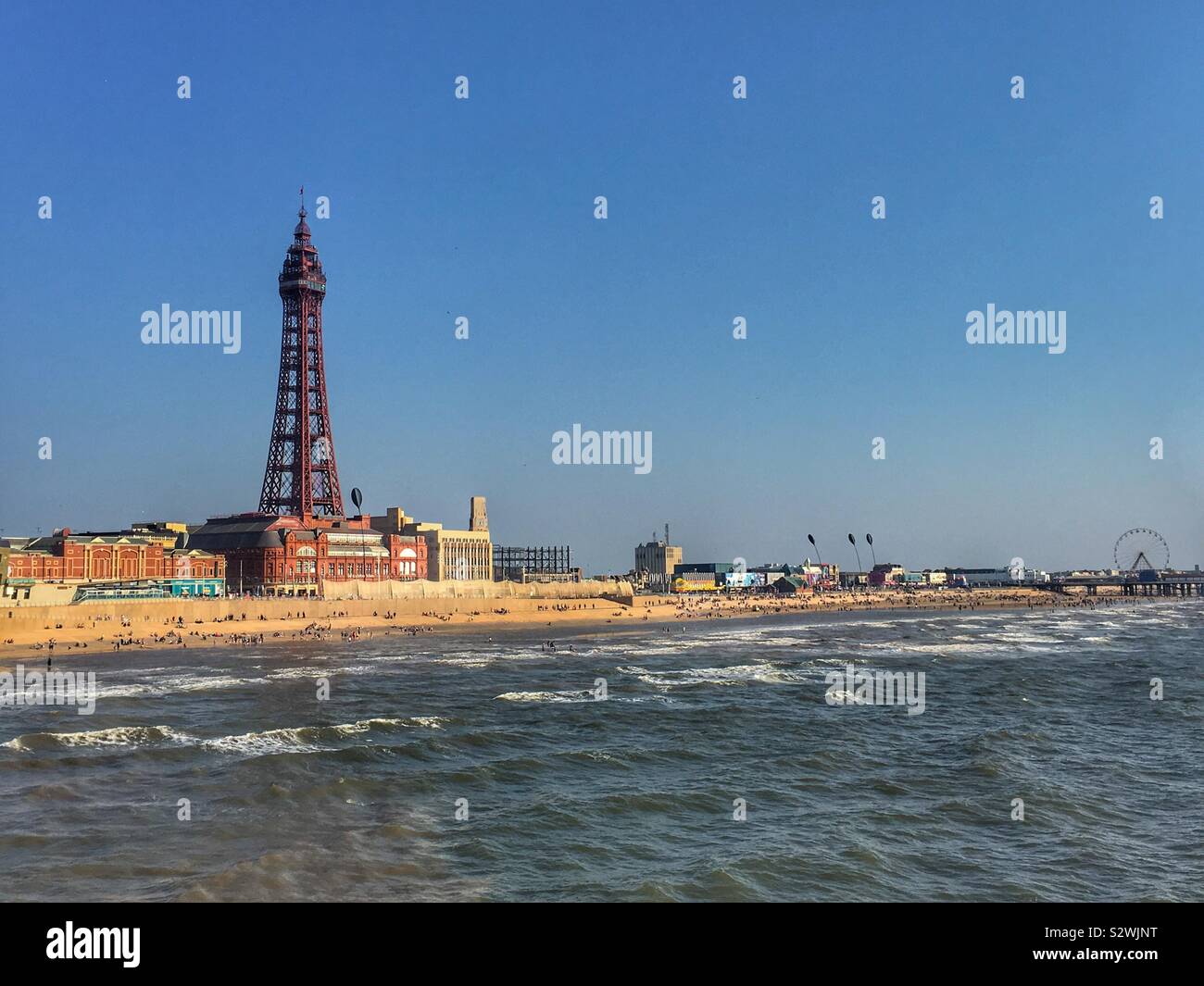 Sunny day at blackpool hi-res stock photography and images - Alamy