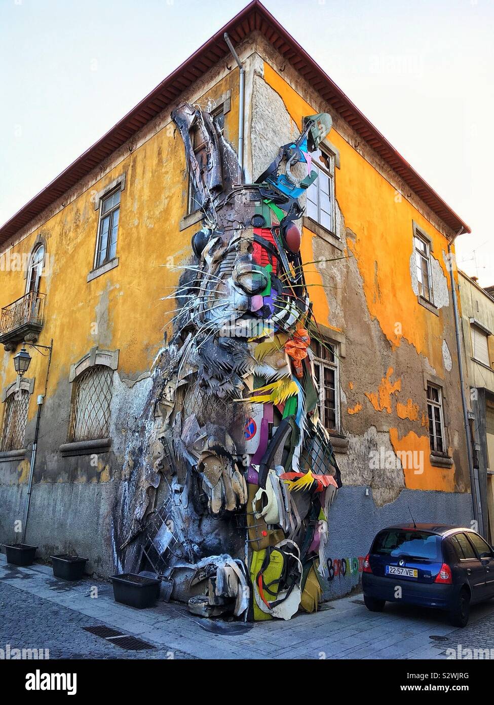 Rabbit street art porto hi-res stock photography and images - Alamy