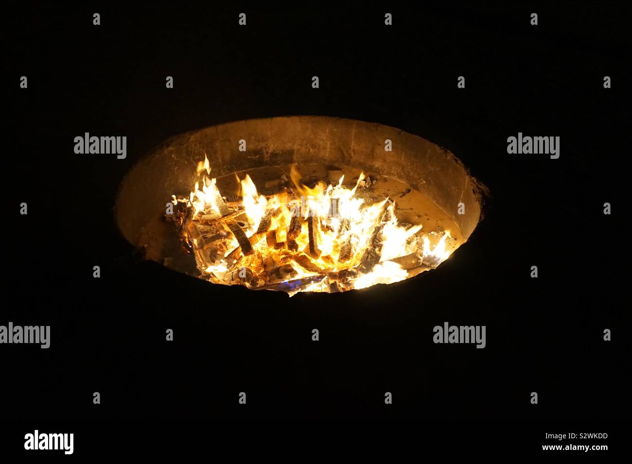 Barbecue fire pit hi-res stock photography and images - Alamy
