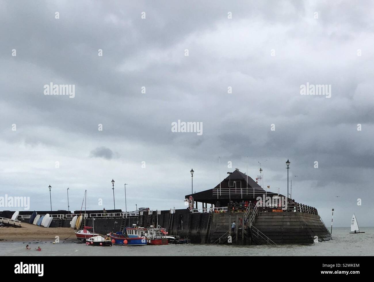 Broadstairs pier hi-res stock photography and images - Alamy