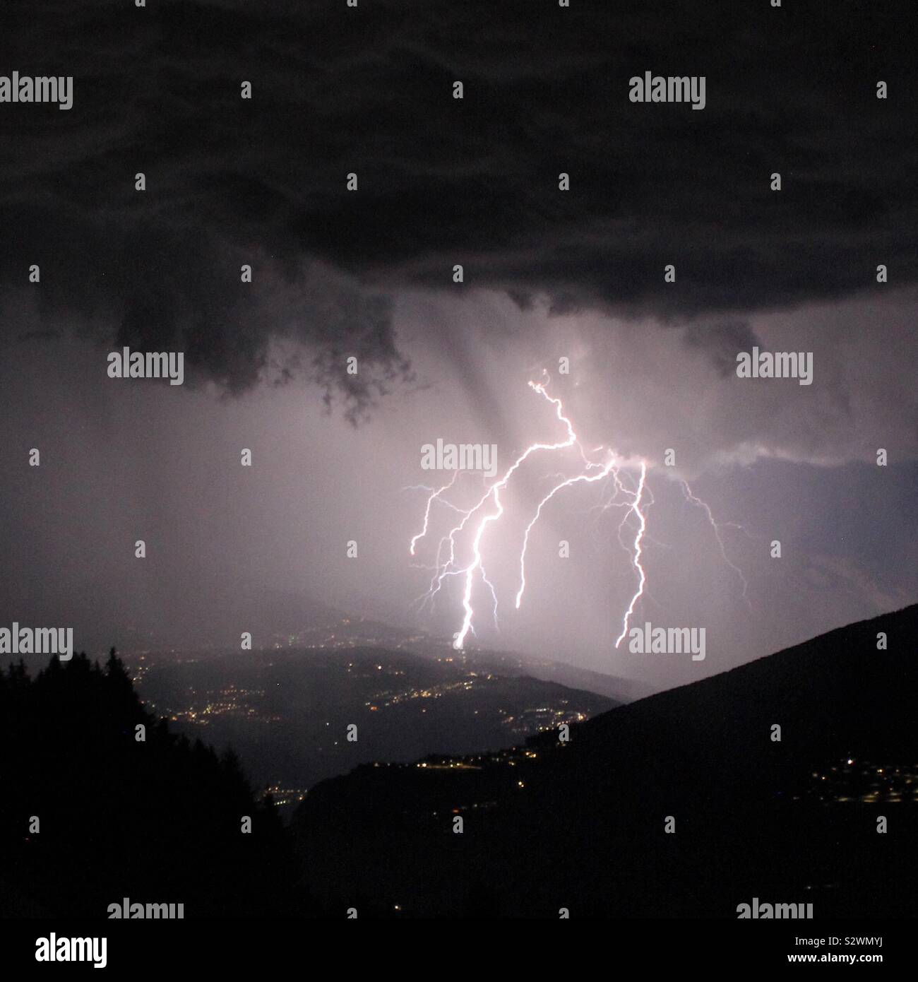 Lightening strike hi-res stock photography and images - Alamy